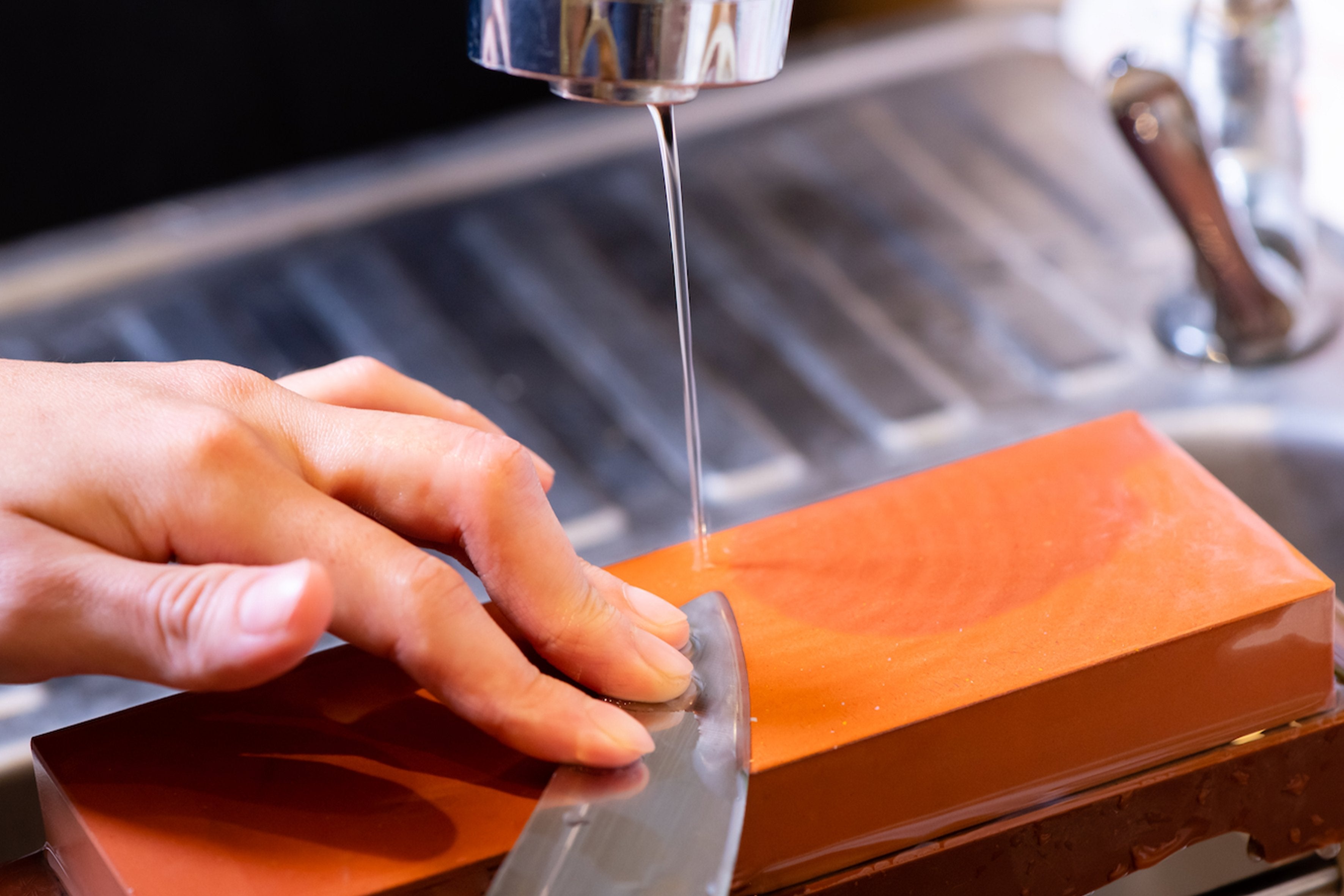 How to Sharpen a Knife Using a Whetstone – santokuknives